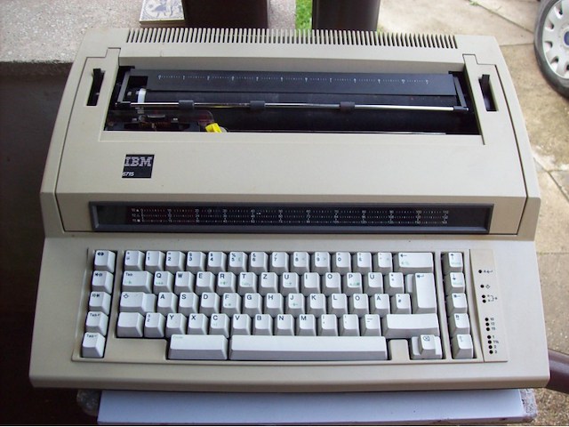 IBM 6715 elektronska pisaca masina - Made in Germany