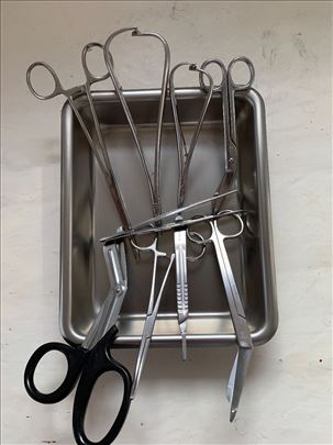 Hiruski instrumenti i tacna za sterilizaciju