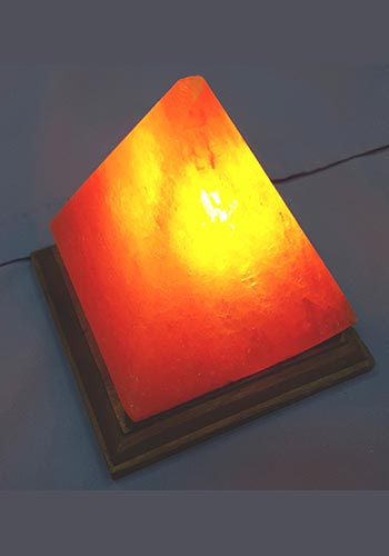 Lampa od himalajske soli- piramida