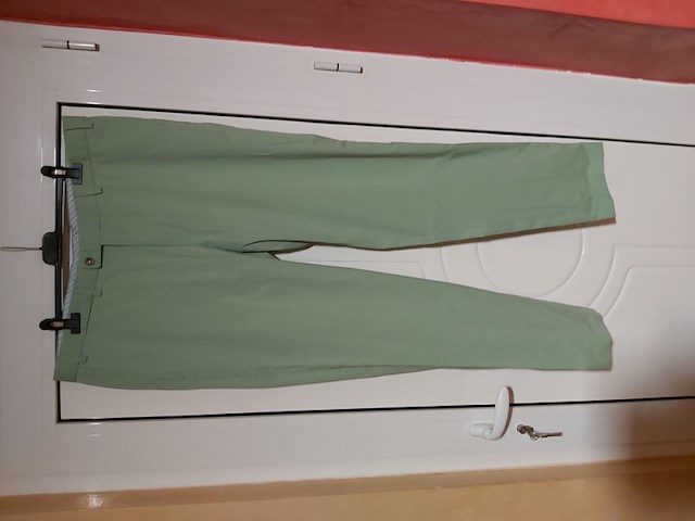 Zelene pantalone-Hiltl