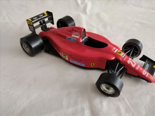 Burago formula 1 Ferrari 1:24,fali prednji spojler
