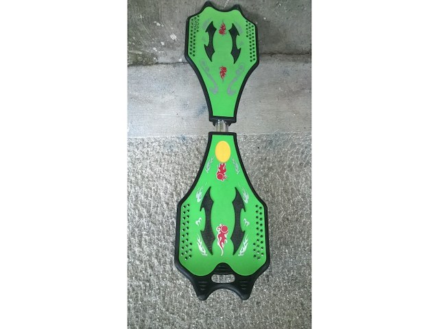 Skateboard duz.82 cm. ,sir.21 cm. ,novi tockovi, kao no