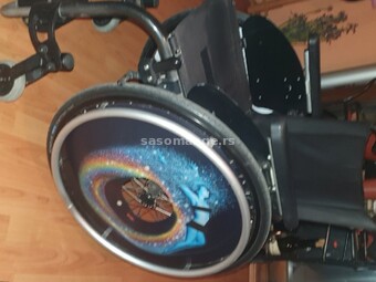 Lakoaktivna invalidska kolica