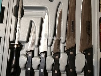 Noževi u plastičnom koferu