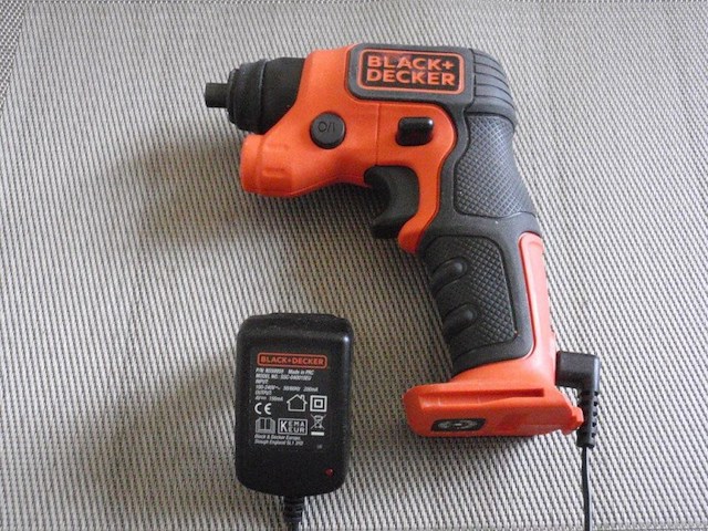 BLACK+DECKER BDCSFS30C ACCU šrafilica sa LED lampom