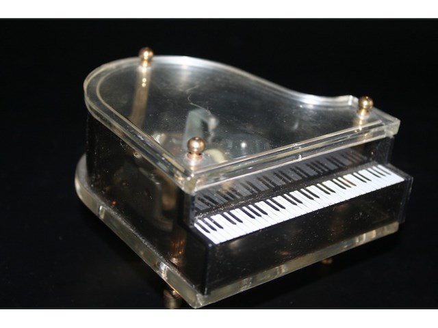 Klavir muzicka kutija 1