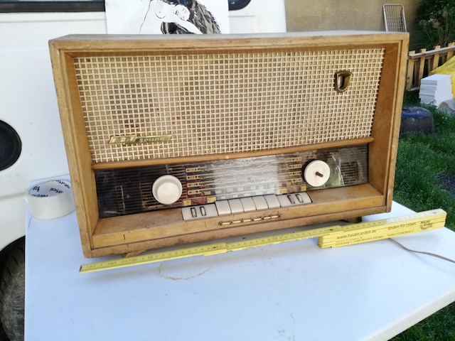 Radio grunding st..