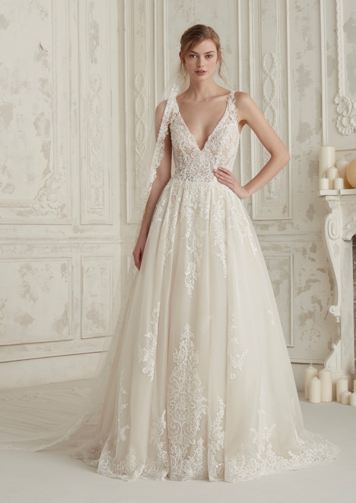 Pronovias / Ema