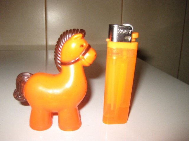 Figura - Konjić Pony (narandžasti sa crnom grivom)