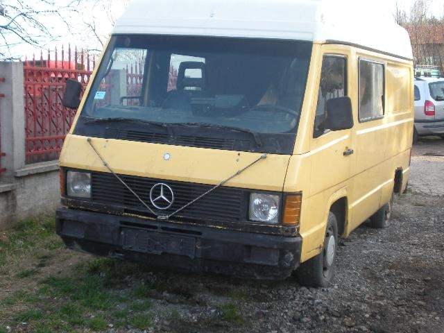 Mercedes MB 100 u delovima