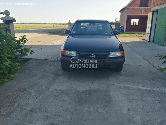 Opel Astra F 1.5 TD kompletan auto u delovima.