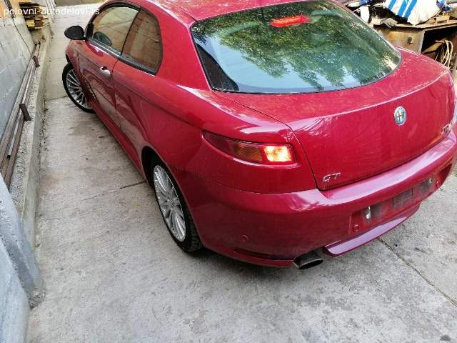 Alfa Romeo GT zadnje staklo