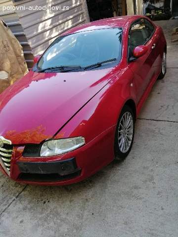 Alfa Romeo GT levo krilo