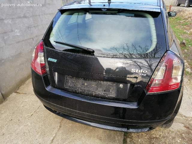 Fiat stilo 3v gepek sa staklom