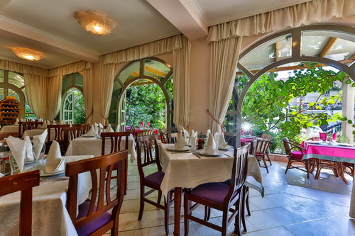 Potrebna domacica restorana – Vila Velzon Budva