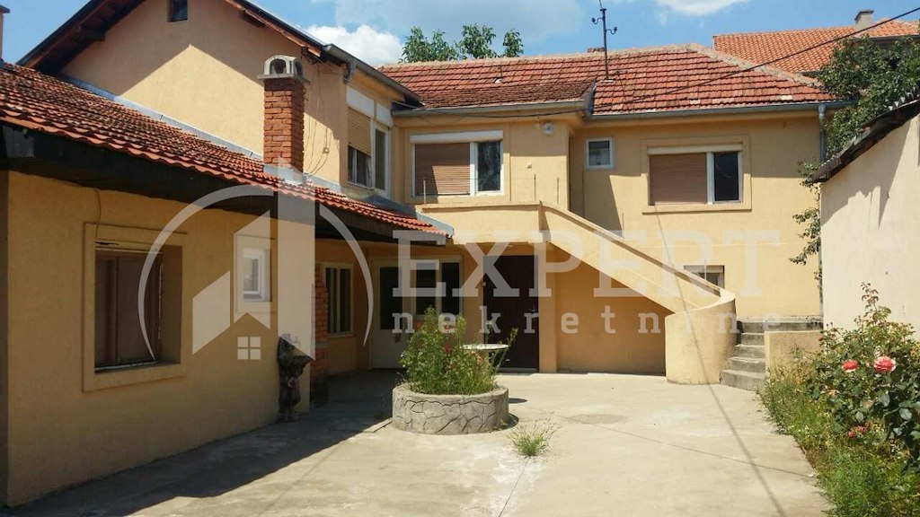 Apartmanska kuća 311m2, 5. 24a, Pantelej