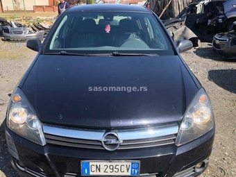 Opel Astra H 2004. god. - kompletan auto u delovima