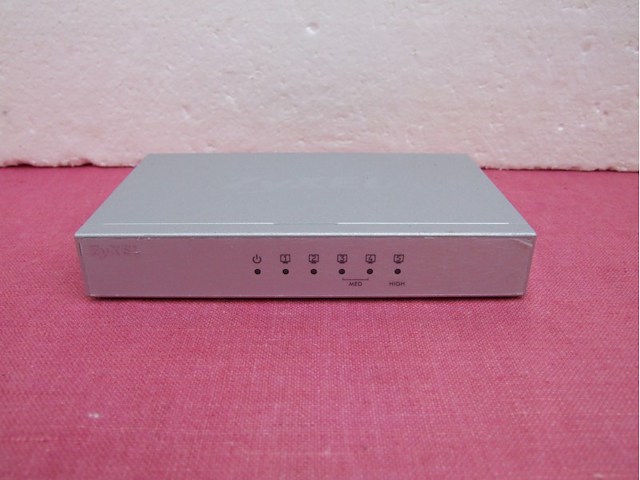 Zyxel GS-105B v2 Gigabit Switch + GARANCIJA!