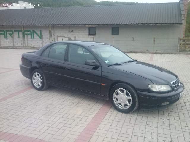 Opel Omega za delove