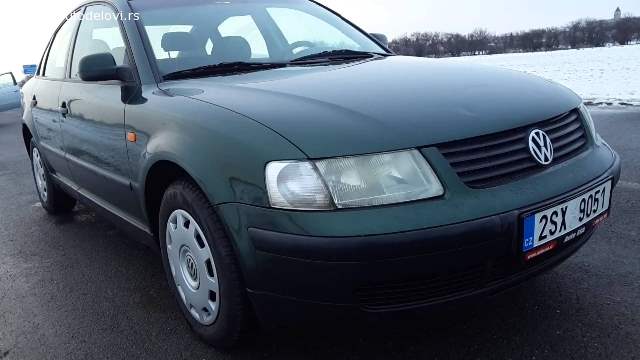 VW Passat 1.6B Delovi