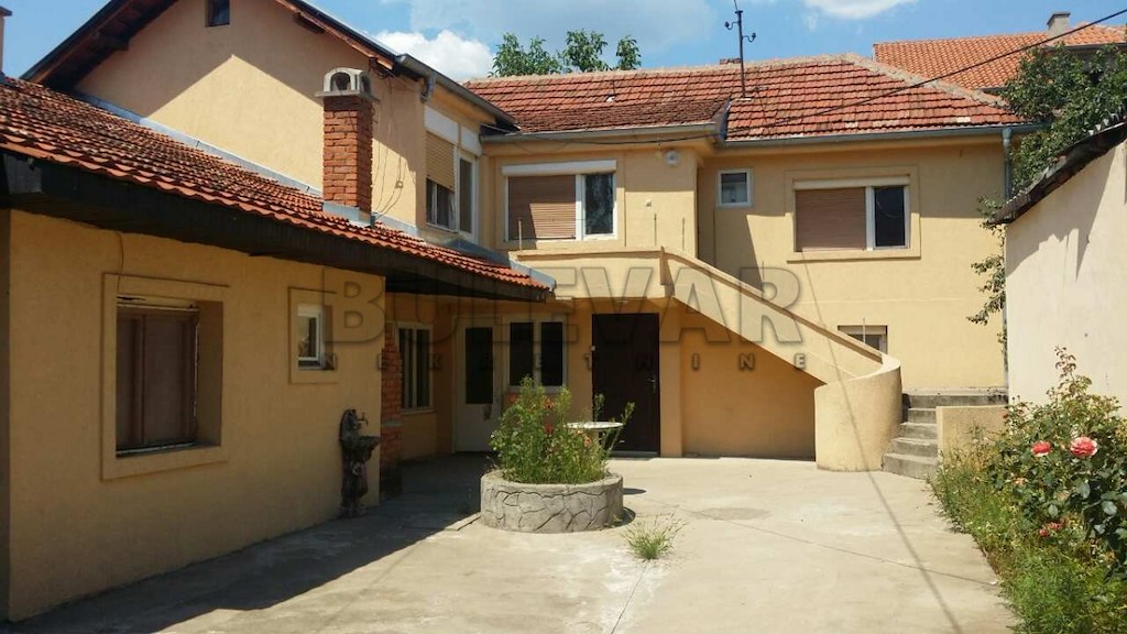 Apartmanska kuća 311m2, 5. 24a, Pantelej