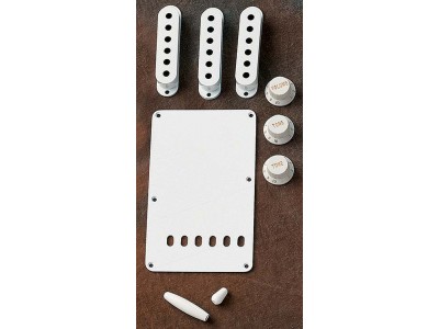 Fender PRIBOR Stratocaster Accessory Kit. White