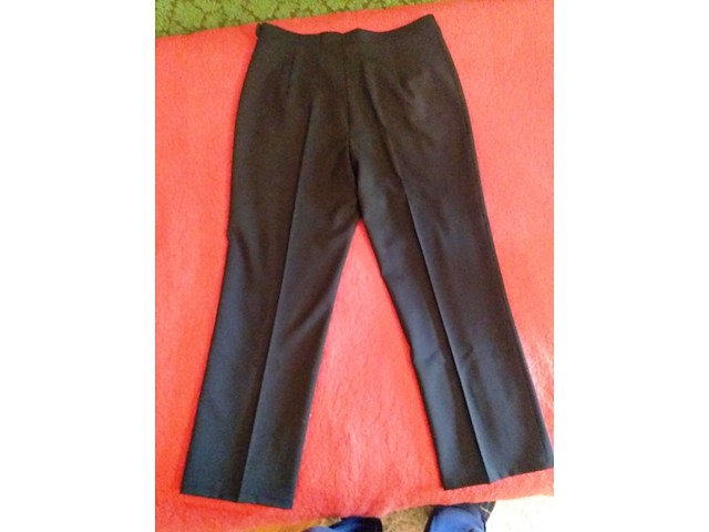 Elegantne pantalone za punije 52