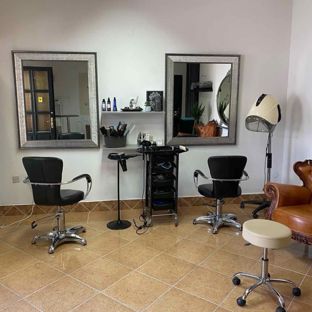 Salon Freyabeauty u Zemunu izdaje mesto za manikir i frizersku stolicu