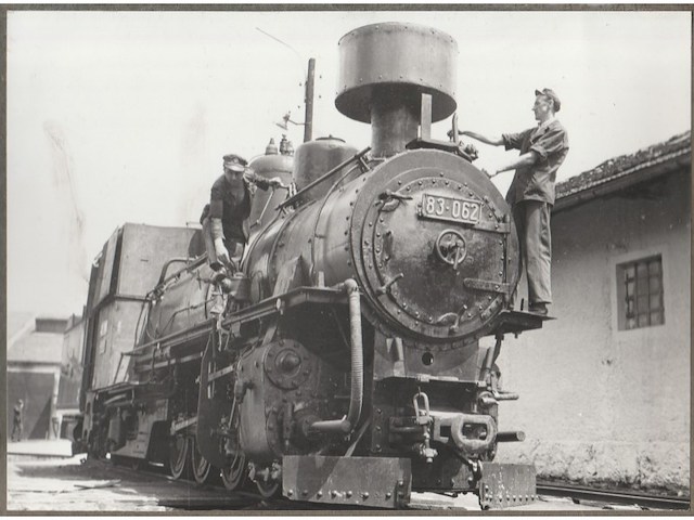 Prvi partizanski oklopni voz - Lokomotiva