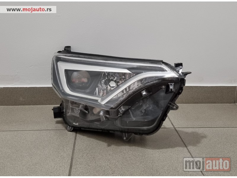 Toyota RAV4 / 2015-2018 / Desni far / Full LED / ORIGINAL