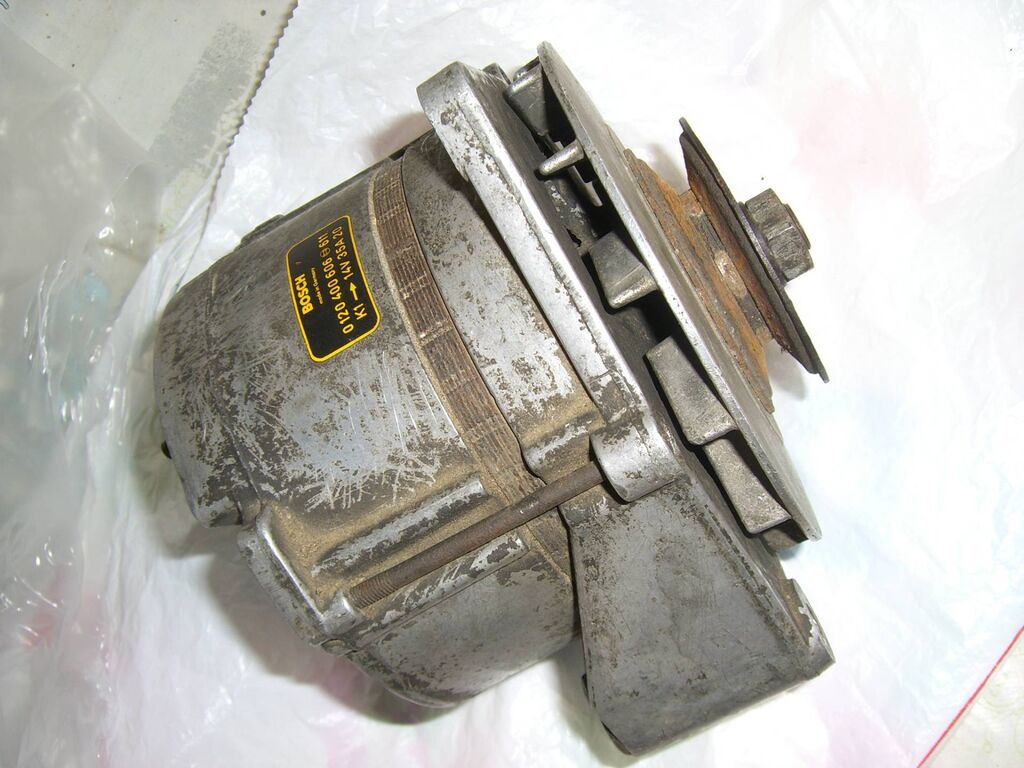 Ispravan alternator BOSCH 14 V 35 A skinut sa OPEL Kadetta