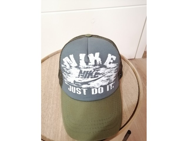 Nike kačket