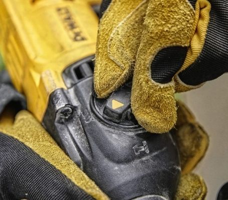 DeWALT elektro pneumatski čekić SDS-PLUS +26mm D25134K