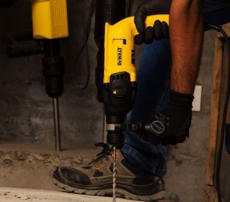 DeWALT elektro pneumatski čekić SDS-PLUS D25133K