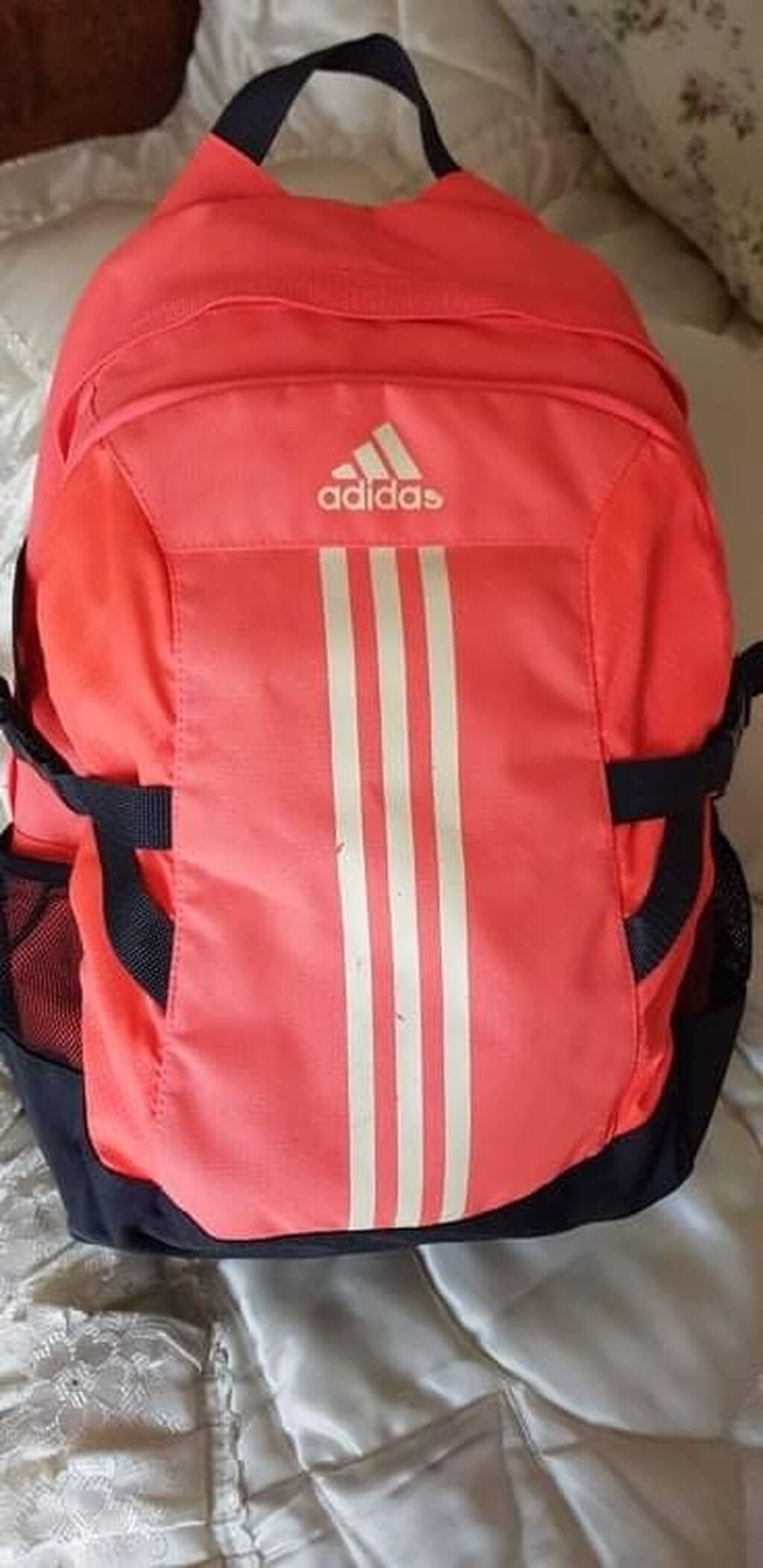 Adidas ranac za skolu, ocuvan. Nosen samo jednu skolsku godinu