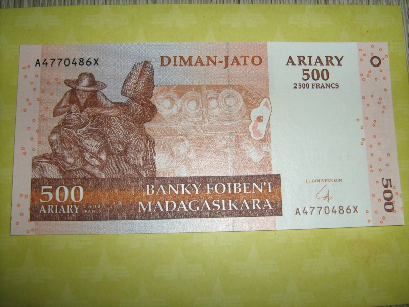 500 ariary UNC