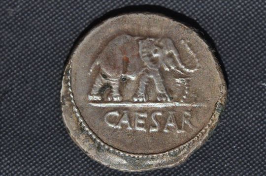 Rim, denar Julija Cezara 1