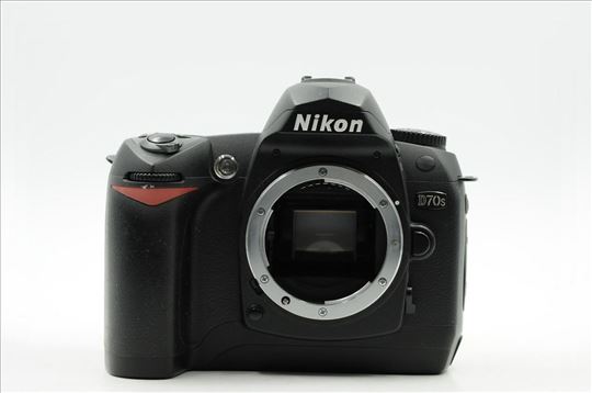 Nikon D70s + 35-80mm f/4-5.6 D (16.711 okidanja)