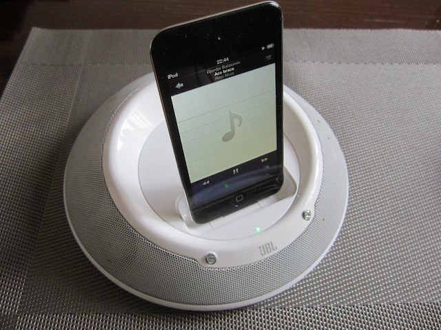 JBL On Stage IIIp Docking Station za iPod i iPhone