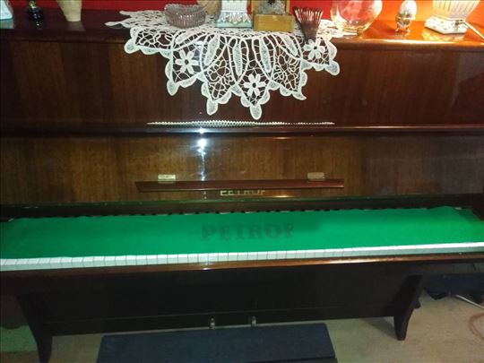 Petrof pianino (Beograd)