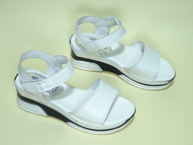 Bele sandale debeli djon 35-22,5cm