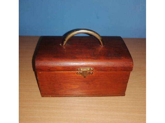 Drvena kutija sa drškom za nakit i sitnice