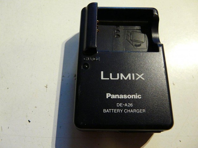 Panasonic punjač DE-A26 za baterije CGA-S007