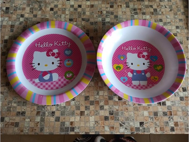 Hello Kitty plasticni tanjiri - 2 komada