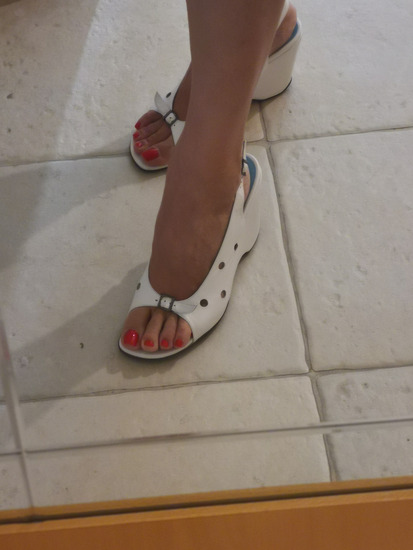 Bele sandale sa platformom