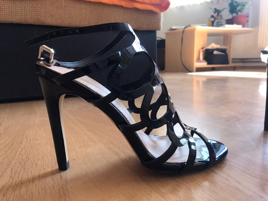 NOVE Beoshoes lakovane sandale