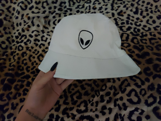 Alien vanzemaljac buckethat u beloj boji NOVO