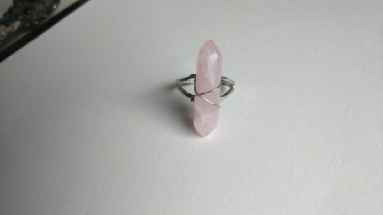 Prsten pink prirodni kamen