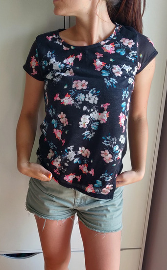 Majica ženska sa cvetićima