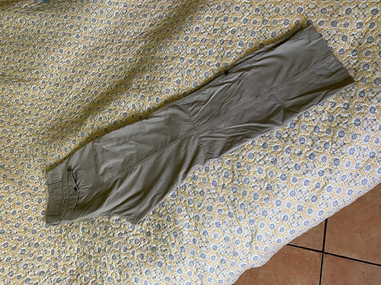 Sportske pantalone krem boje